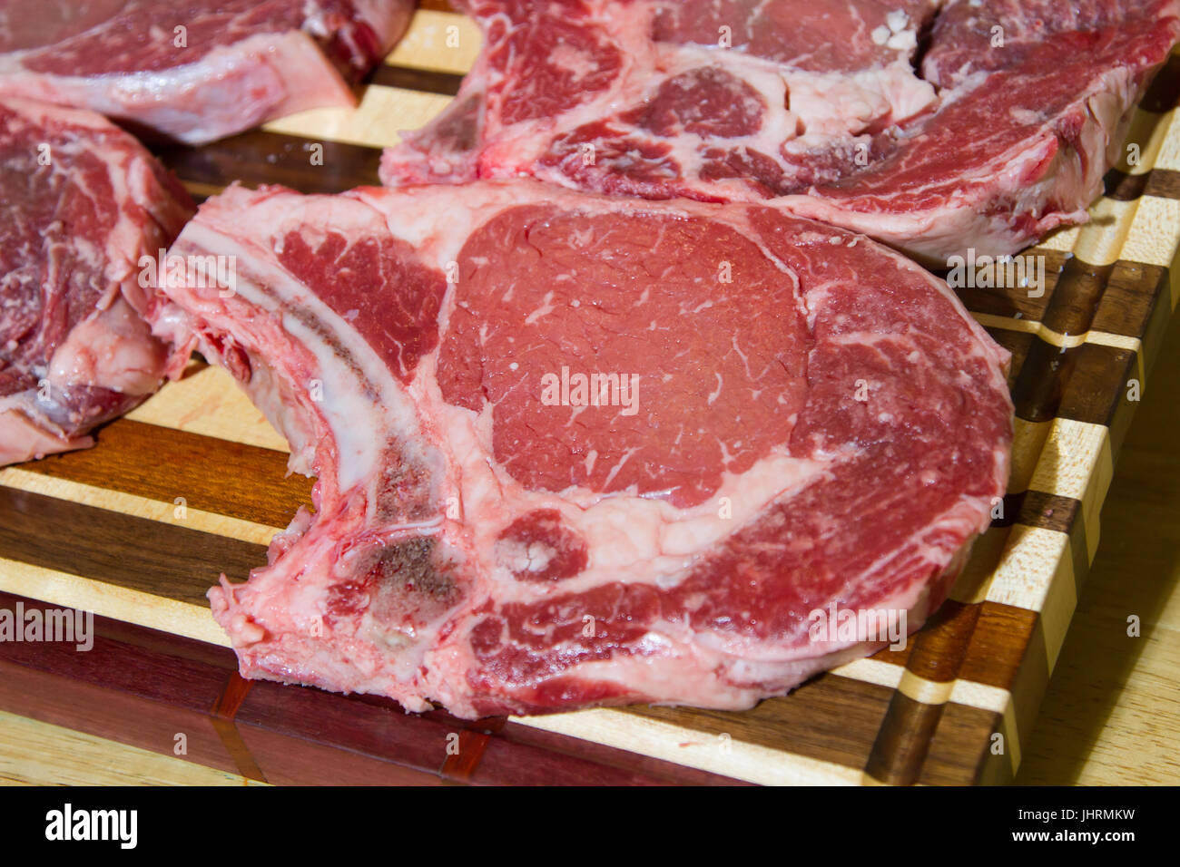 Knochen in ribeye -Fotos und -Bildmaterial in hoher Auflösung – Alamy