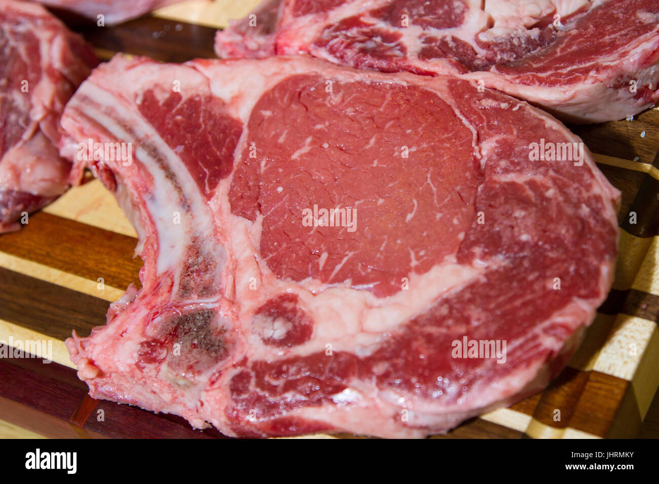 Knochen inribsteak -Fotos und -Bildmaterial in hoher Auflösung – Alamy