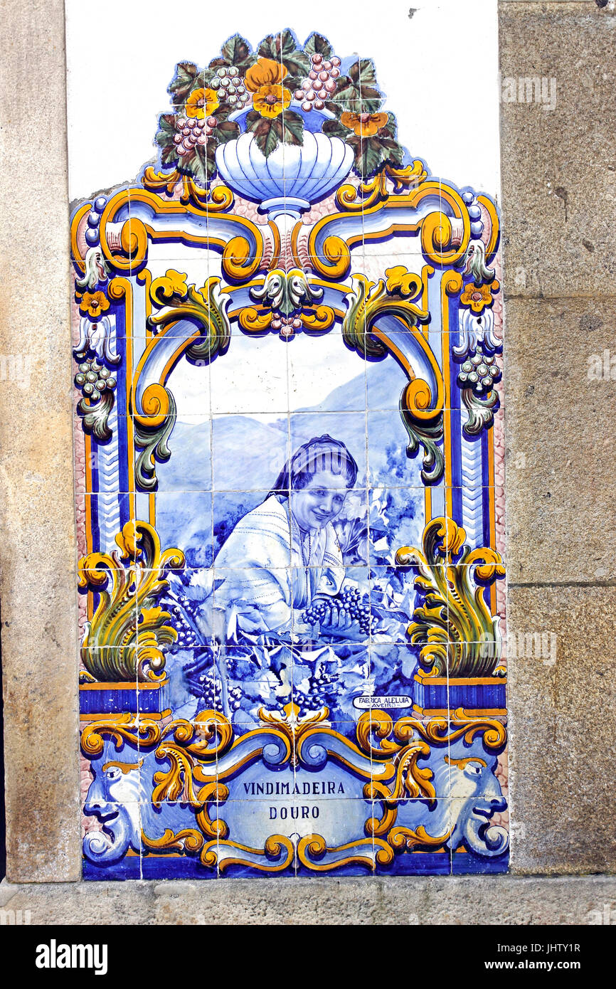 Azulejos gemalt blaue Kacheln an den Pinhao train Station Fluss Douro ...