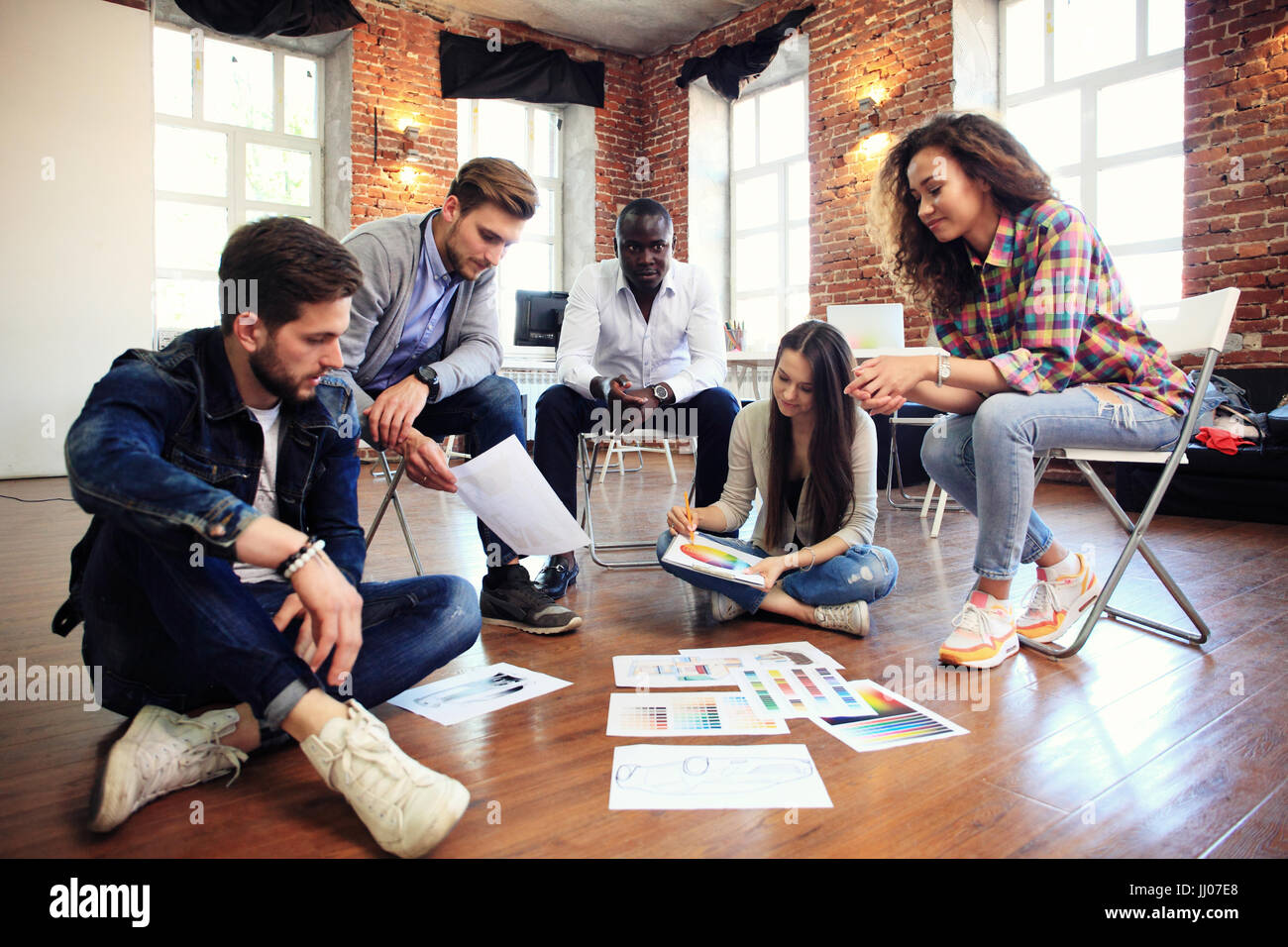 Start Vielfalt Teamwork Brainstorming treffen Concept.Business Team ...