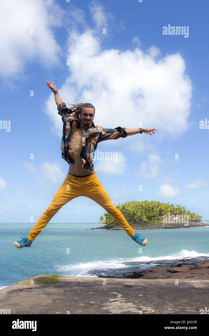 Springender mann -Fotos und -Bildmaterial in hoher Auflösung – Alamy