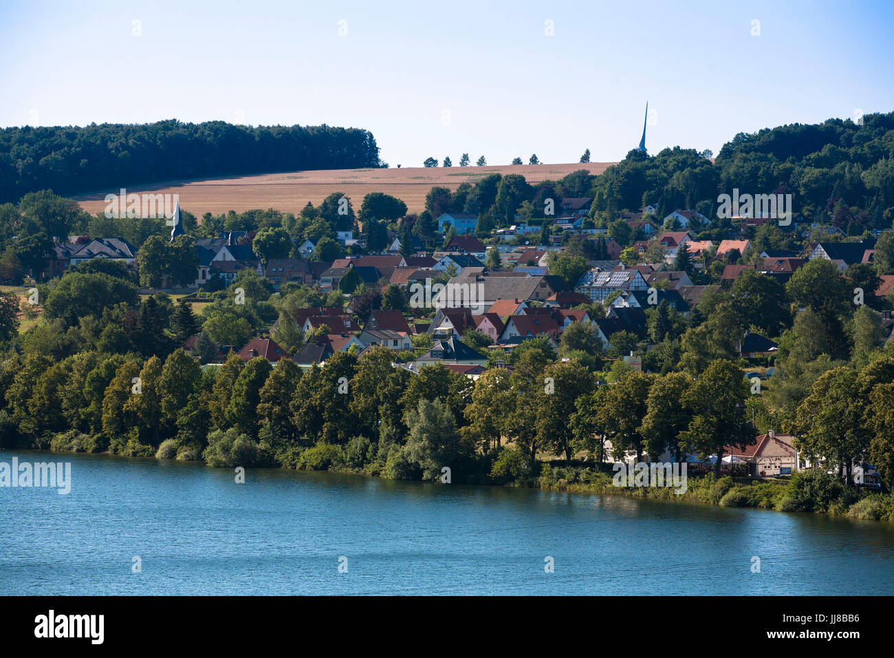 DEU, Deutschland, Region Sauerland, Moehnesee, das Dorf Guenne an den ...