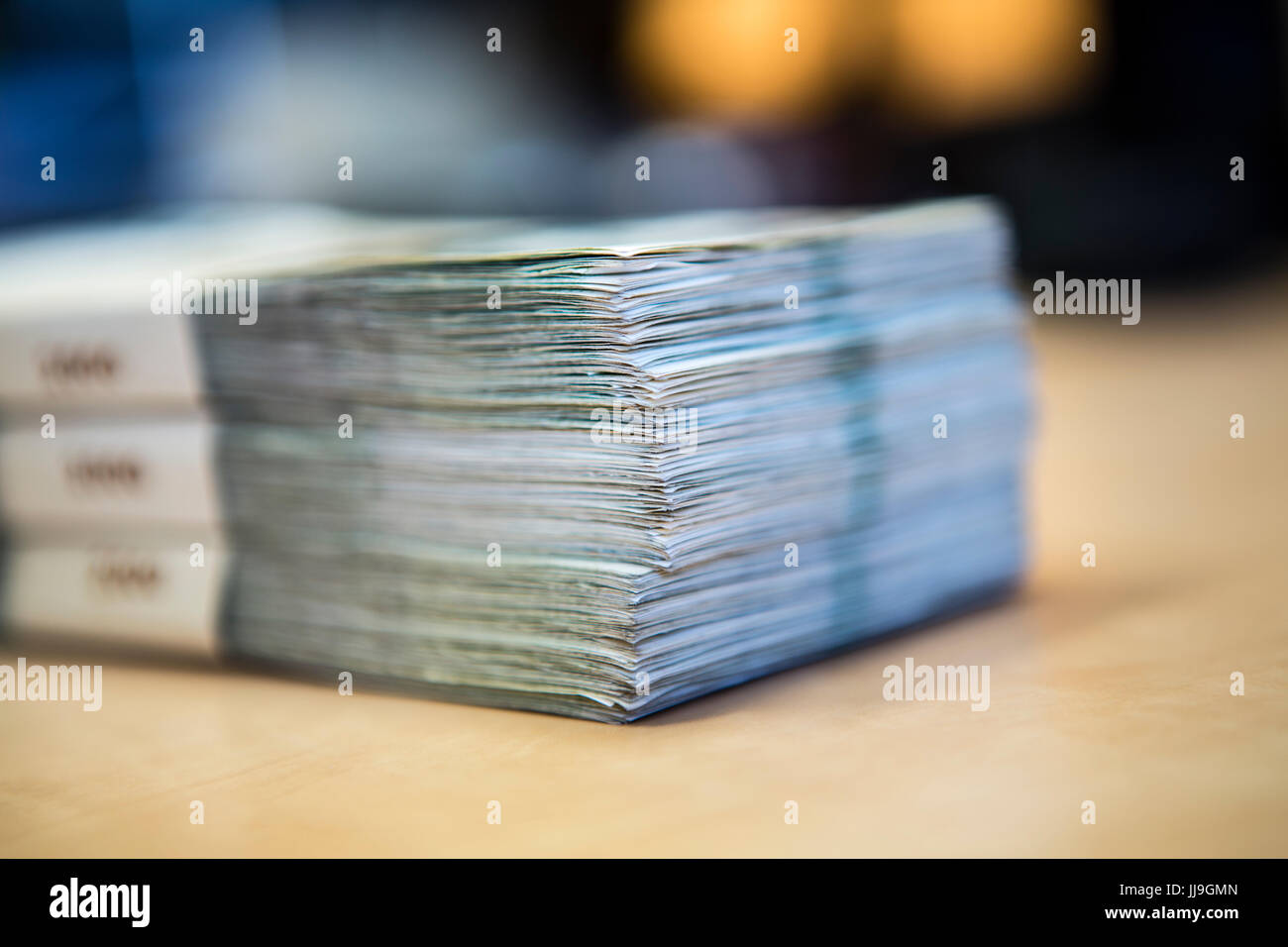 Packung von Geld - große Haufen von Banknoten, Tschechische Krone ...