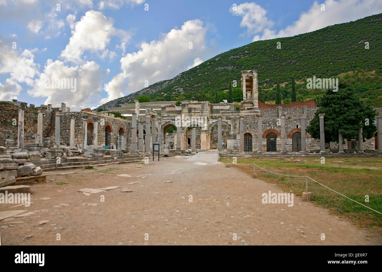 Bogen von hadrian und stadtzentrum -Fotos und -Bildmaterial in hoher ...
