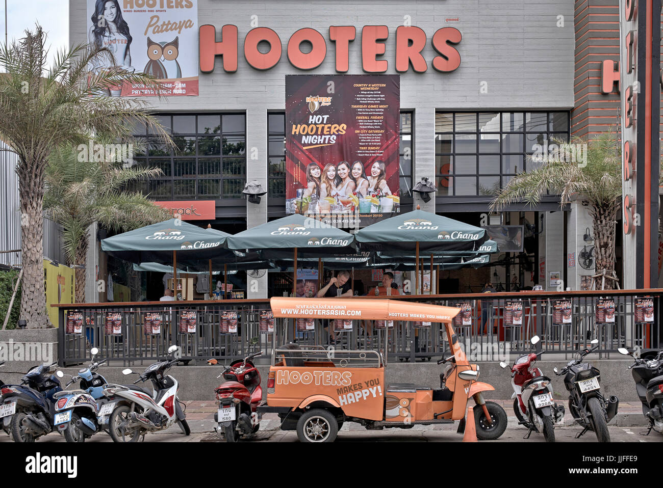 Hooters bar und restaurant -Fotos und -Bildmaterial in hoher Auflösung ...