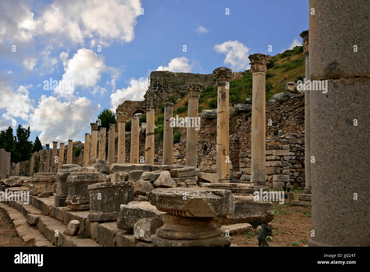 Bogen von hadrian und stadtzentrum -Fotos und -Bildmaterial in hoher ...