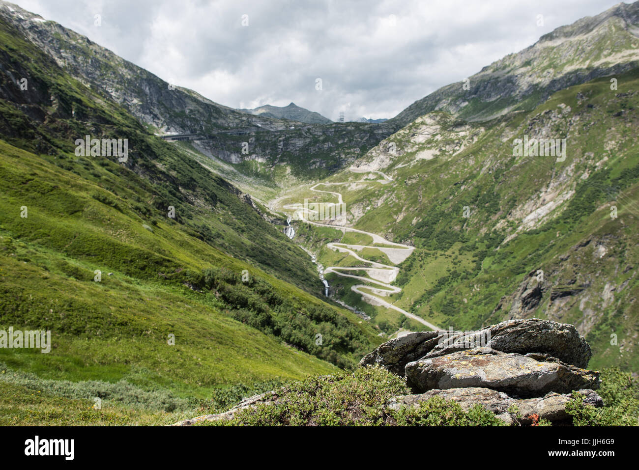 Alte gotthard bergpassstraße -Fotos und -Bildmaterial in hoher ...