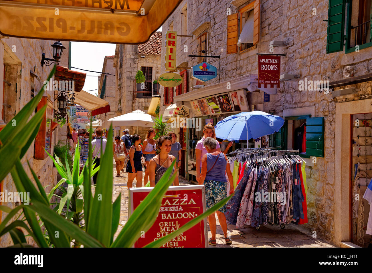 Trogir Einkaufen Fotos Und Bildmaterial In Hoher Auflösung Alamy