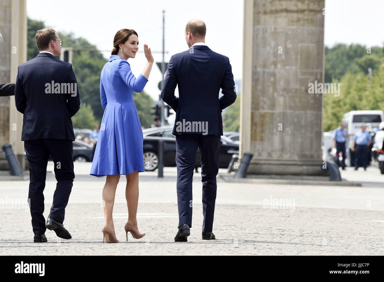 Berlins Bürgermeister Michael Müller (L) ist mit Duke of Cambridge (R ...