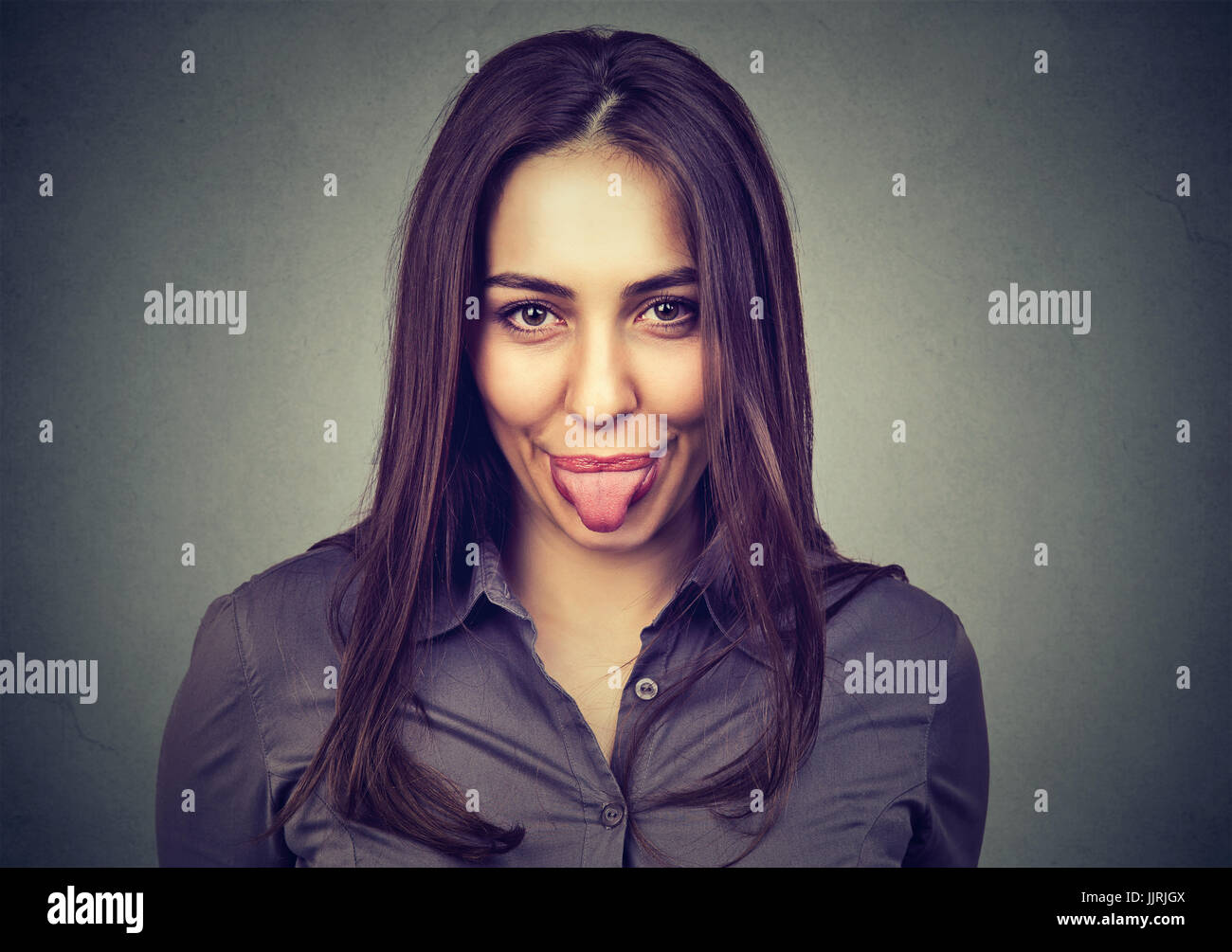 Zeigt die zunge -Fotos und -Bildmaterial in hoher Auflösung – Alamy