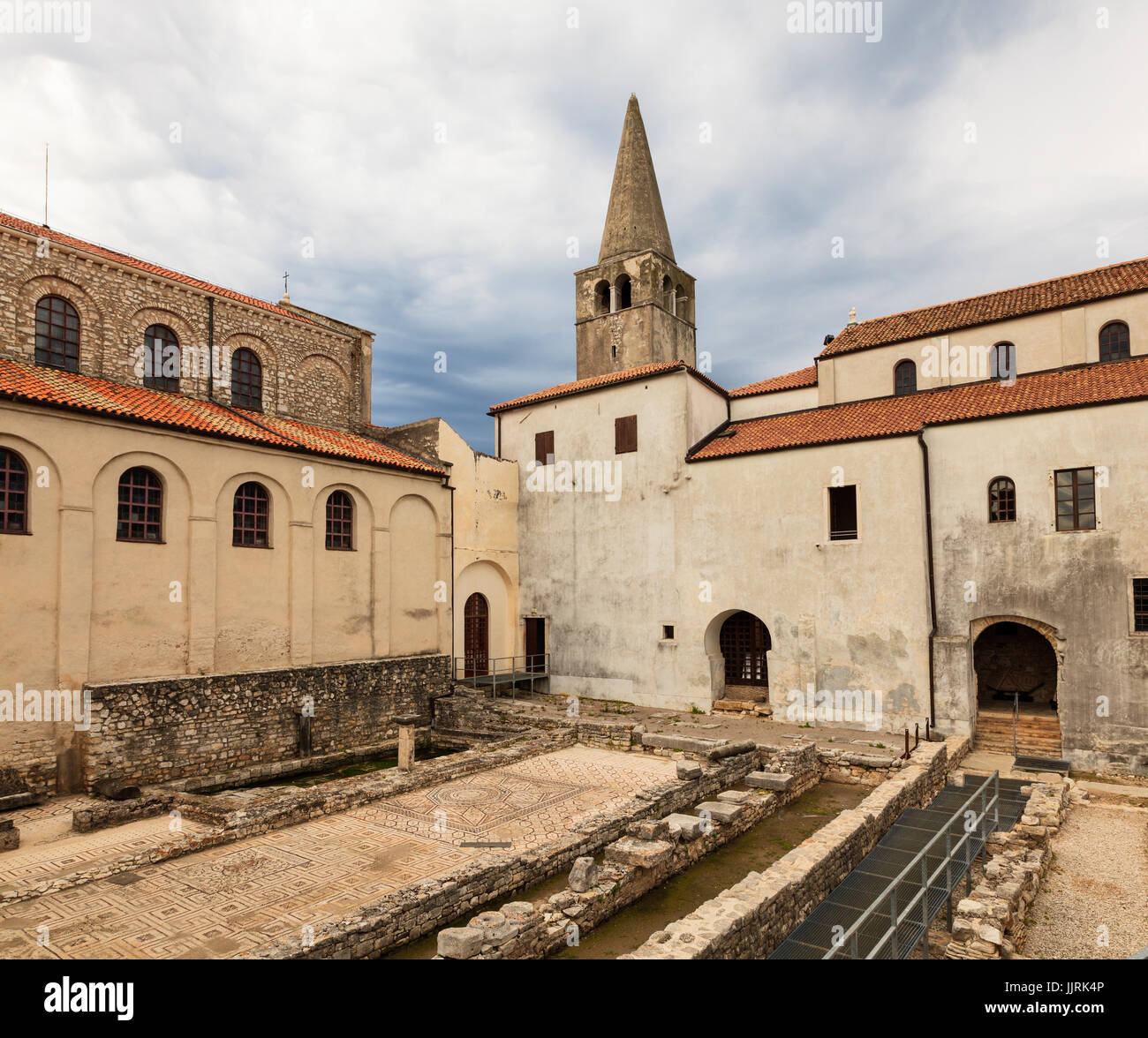 Glockenturm der Euphrasius Basilika in Porec, Istrien. Kroatien ...