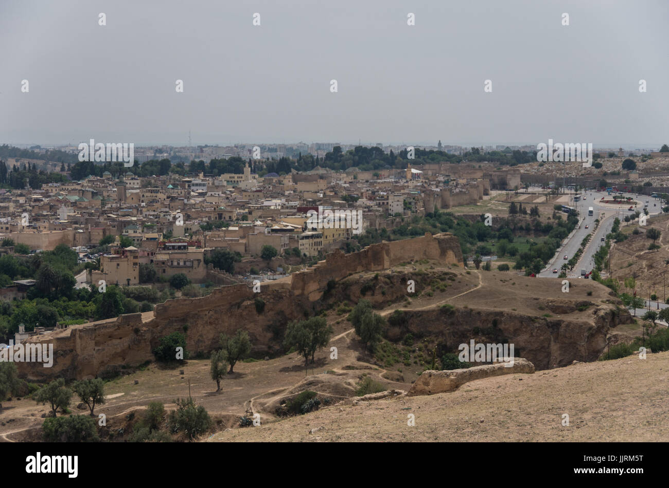 Panorama der Fes (Fez) Medina Altstadt - eine der alten Königsstädte in ...