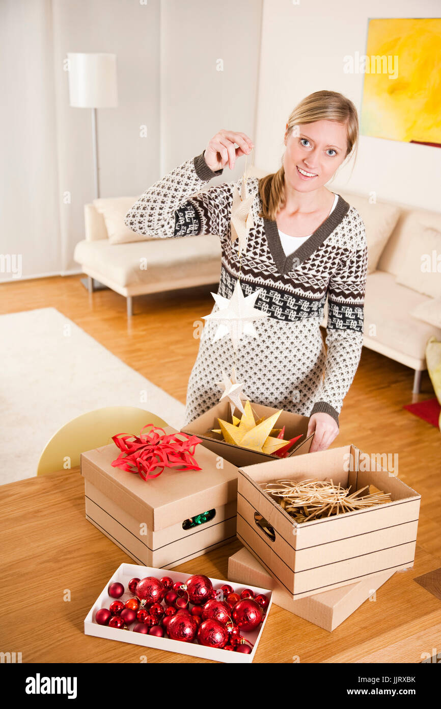 Kartons auspacken -Fotos und -Bildmaterial in hoher Auflösung – Alamy