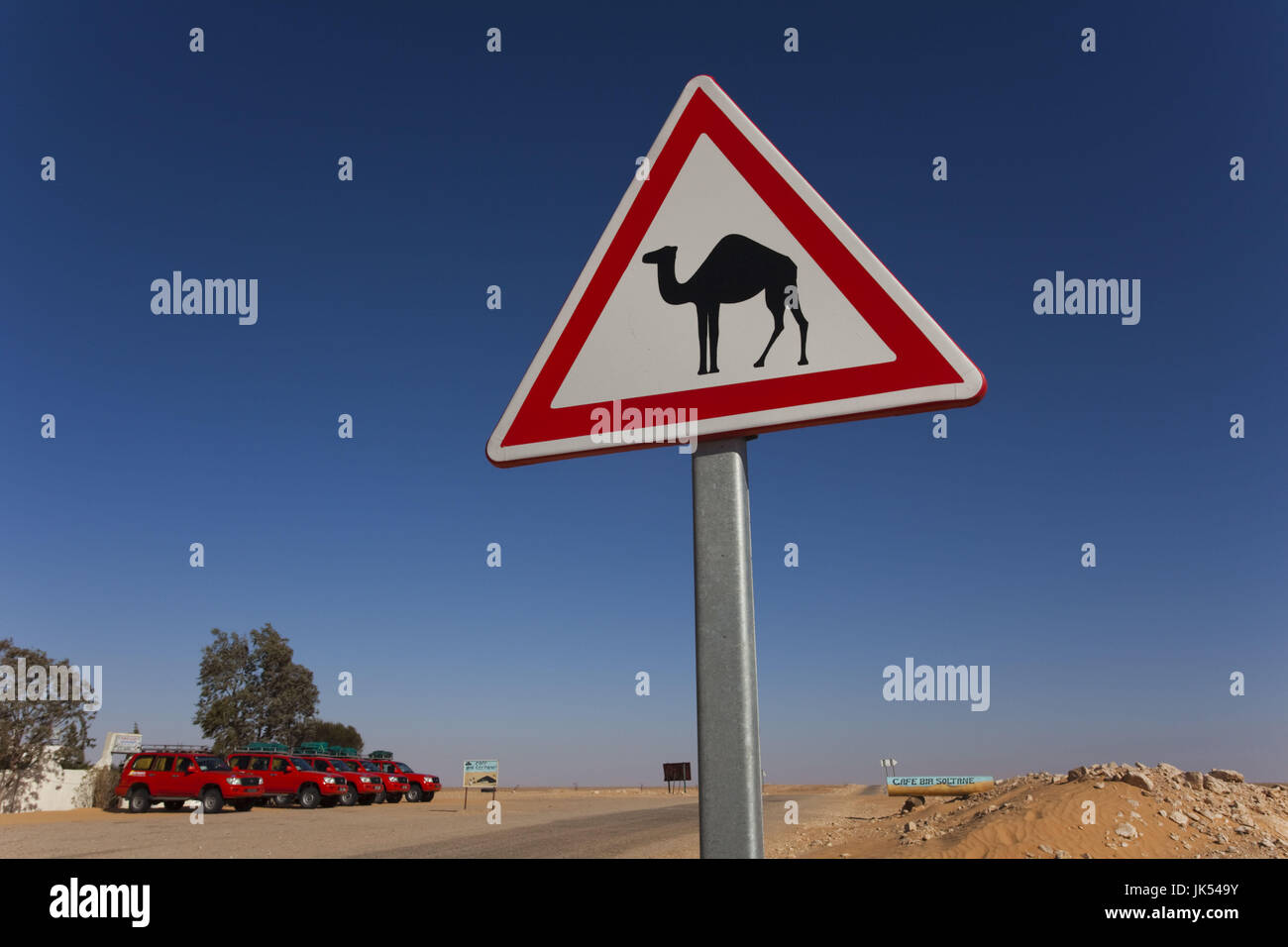 Camel crossing sign -Fotos und -Bildmaterial in hoher Auflösung – Alamy