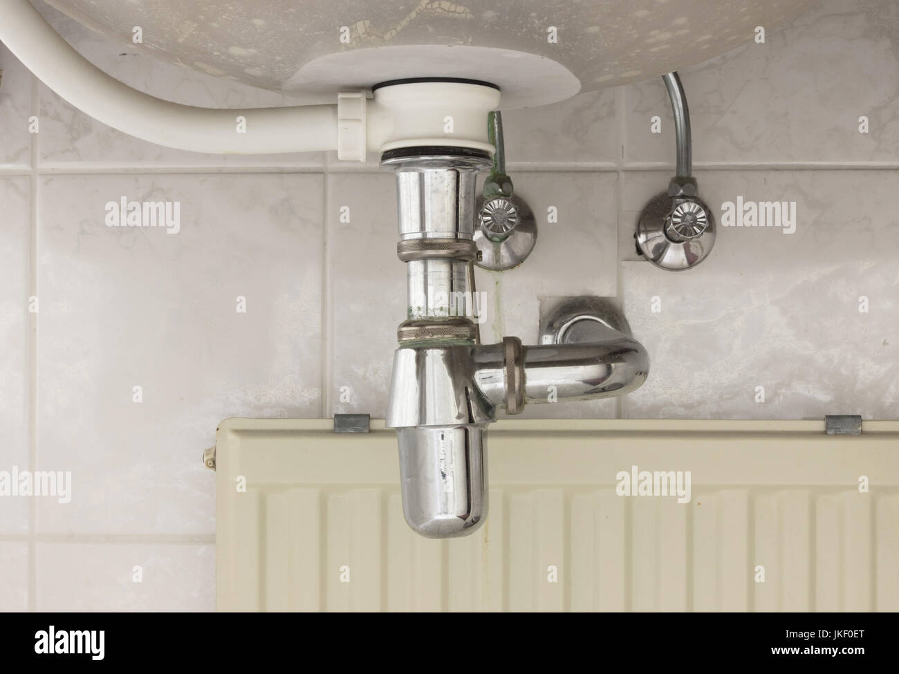 Becken Siphon oder Waschbecken Abfluss im Badezimmer, schmutzig ...