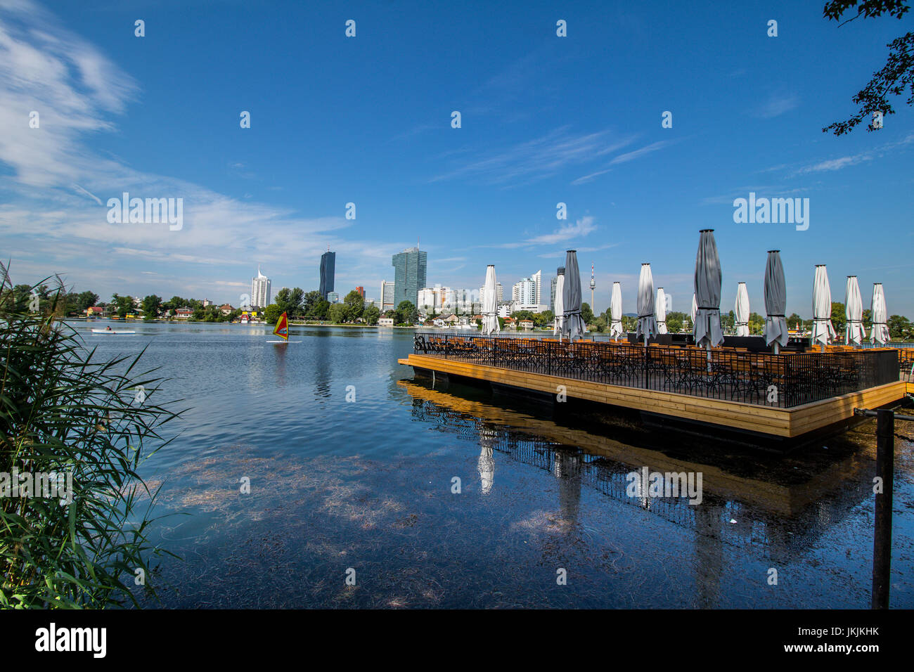 Skyline von wien mit donau -Fotos und -Bildmaterial in hoher Auflösung ...