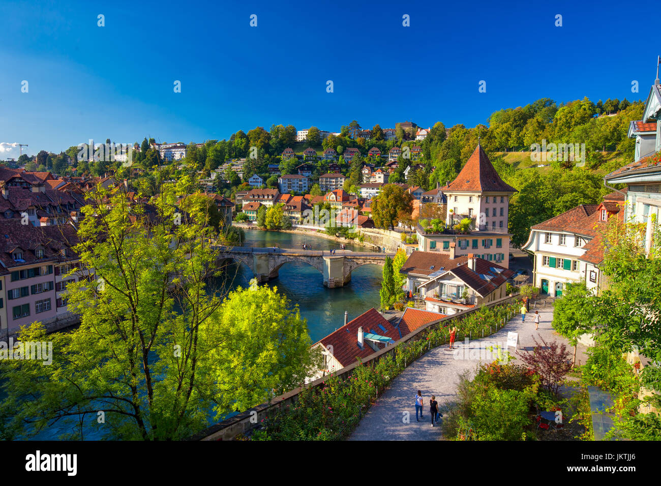 Blick auf die Berner Altstadt mit Fluss Aare. Bern ist die Hauptstadt ...