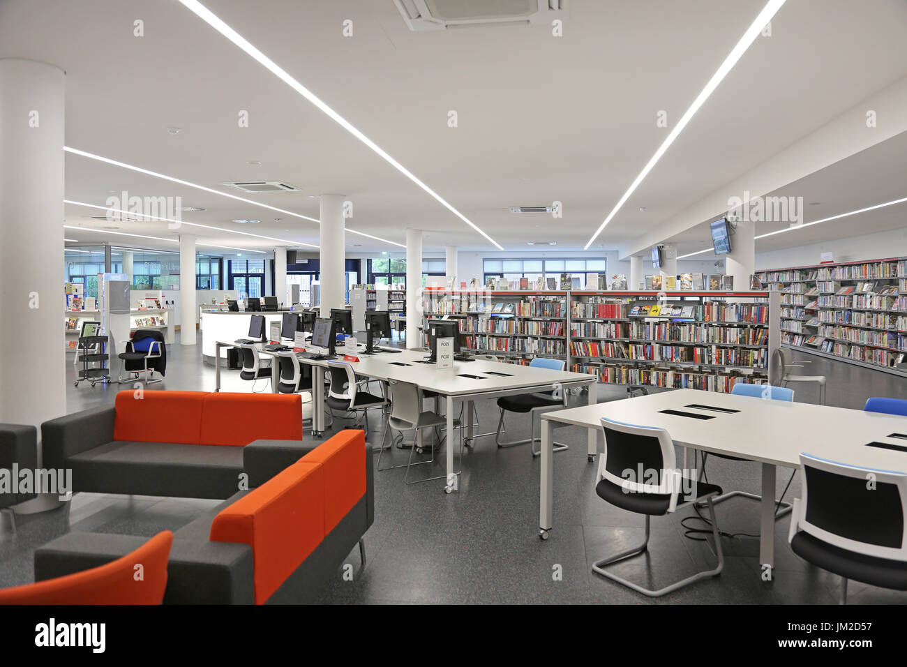 Bibliothek computer schule bibliothekar -Fotos und -Bildmaterial in ...