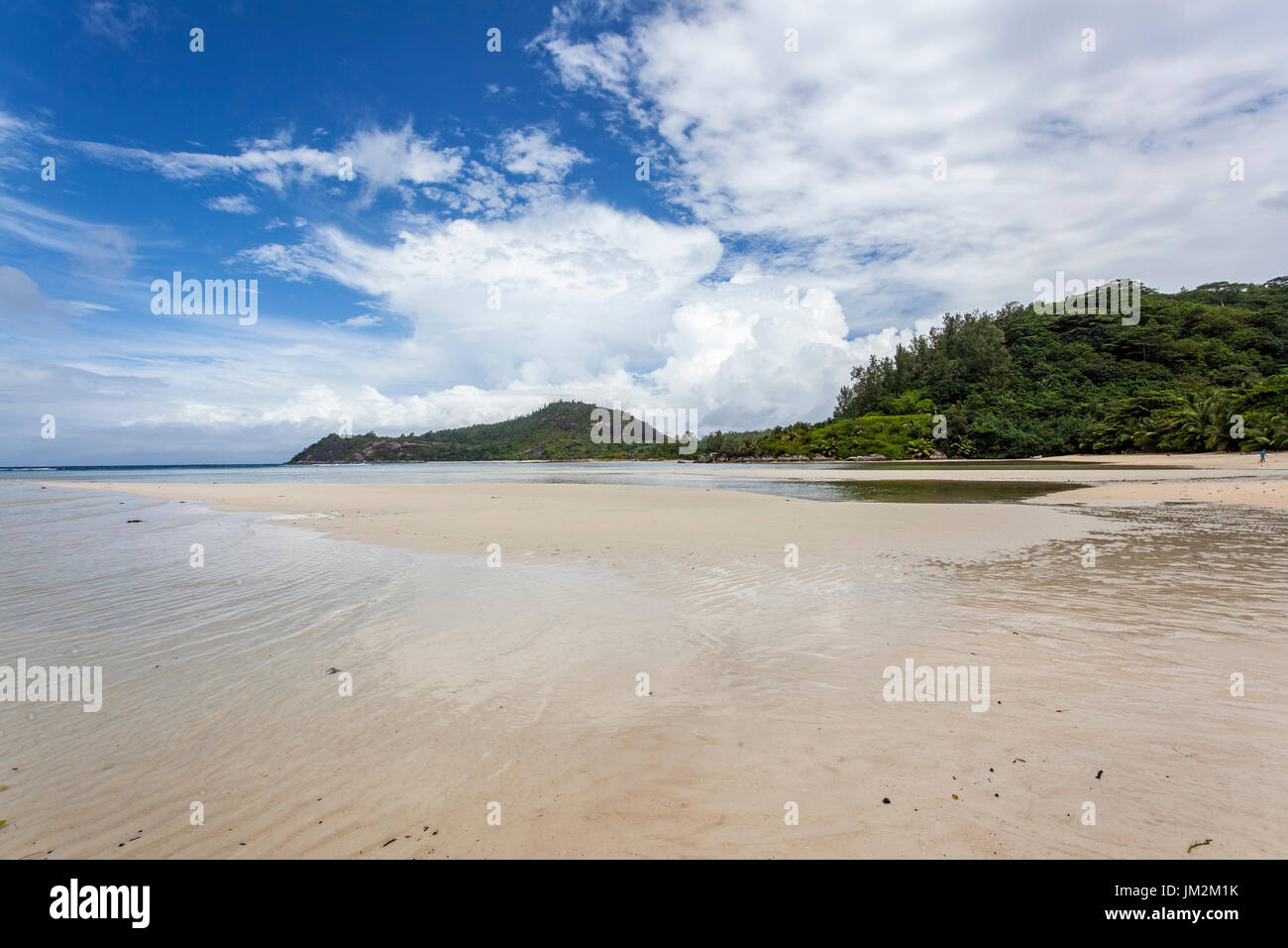 Ebbe am Strand von Anse L'Islette, Insel Mahe, Seychellen, Indischer ...