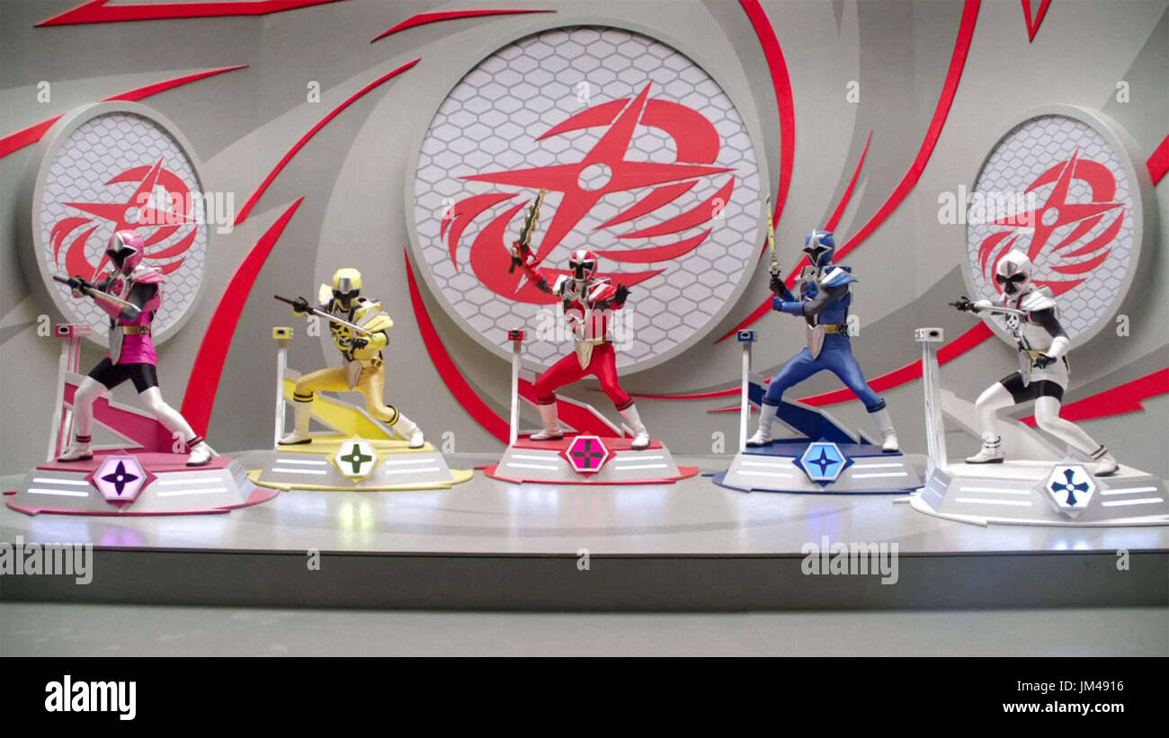 POWER RANGERS NINJA Stahl, l-r: Chrystiane Lopes (als rosa Ranger ...