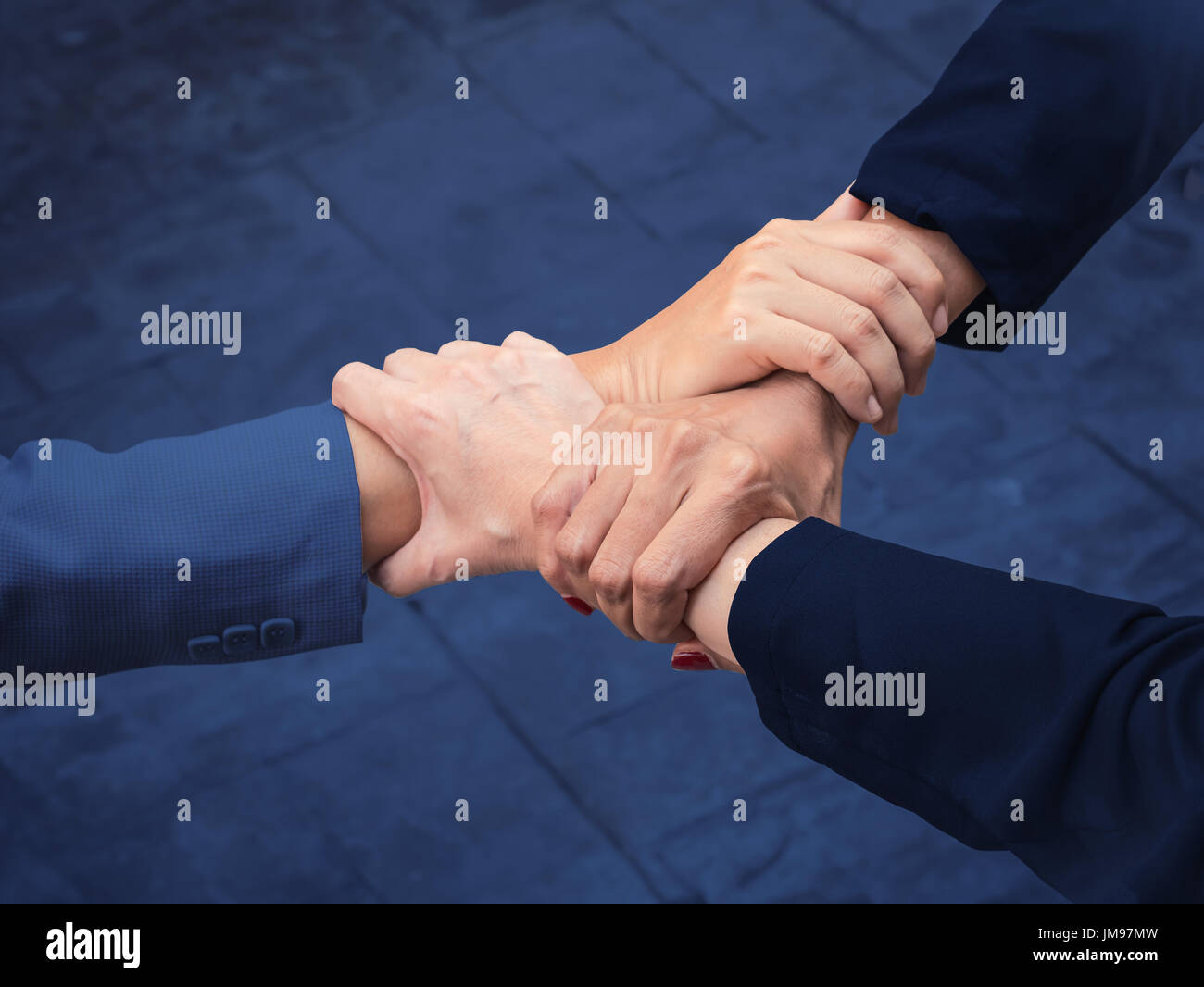 Team freunde vertrauen konzept -Fotos und -Bildmaterial in hoher ...