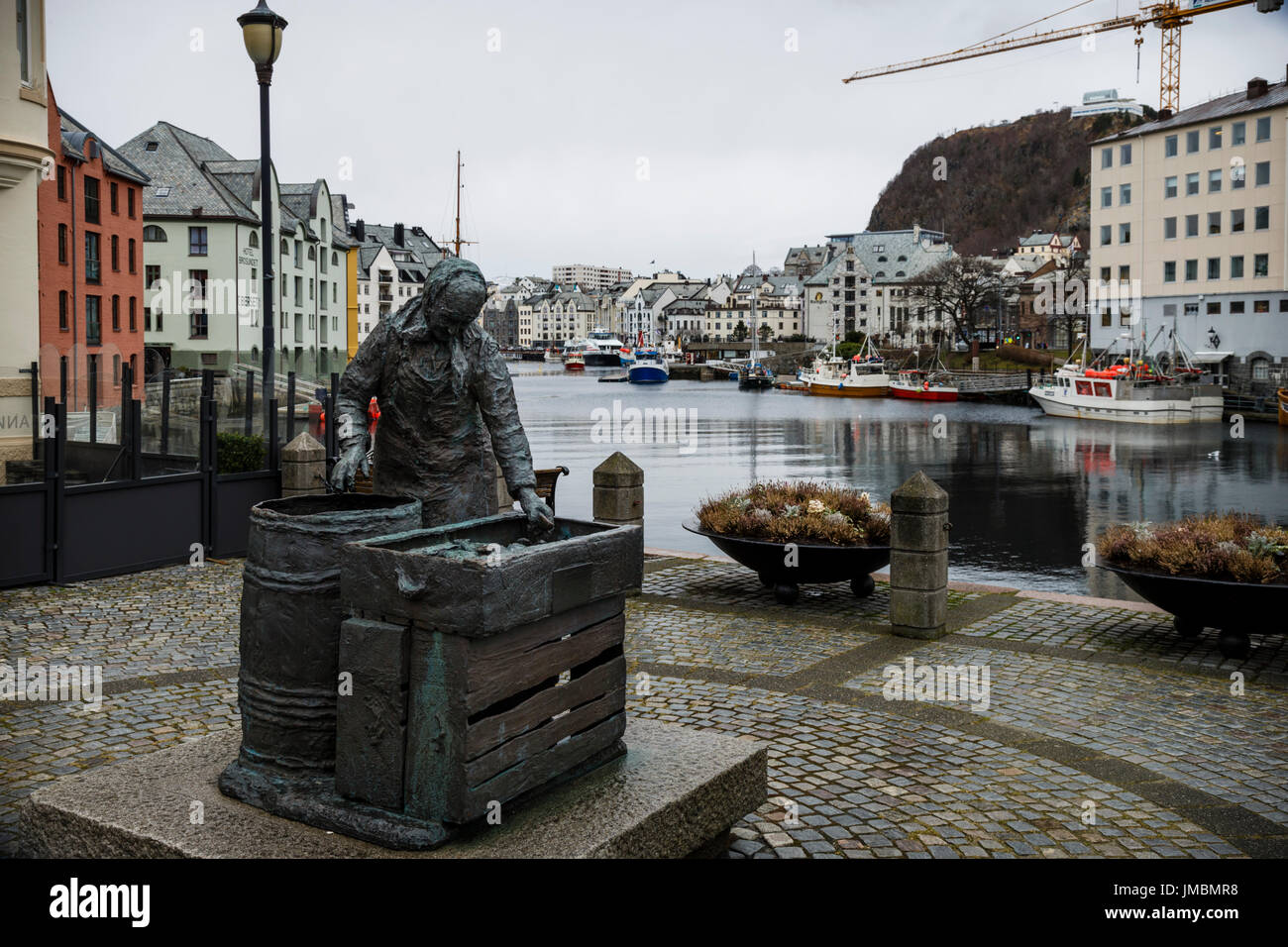 Sildekona - Der Hering Frau Statue in Alesund, Norwegen Stockfotografie ...