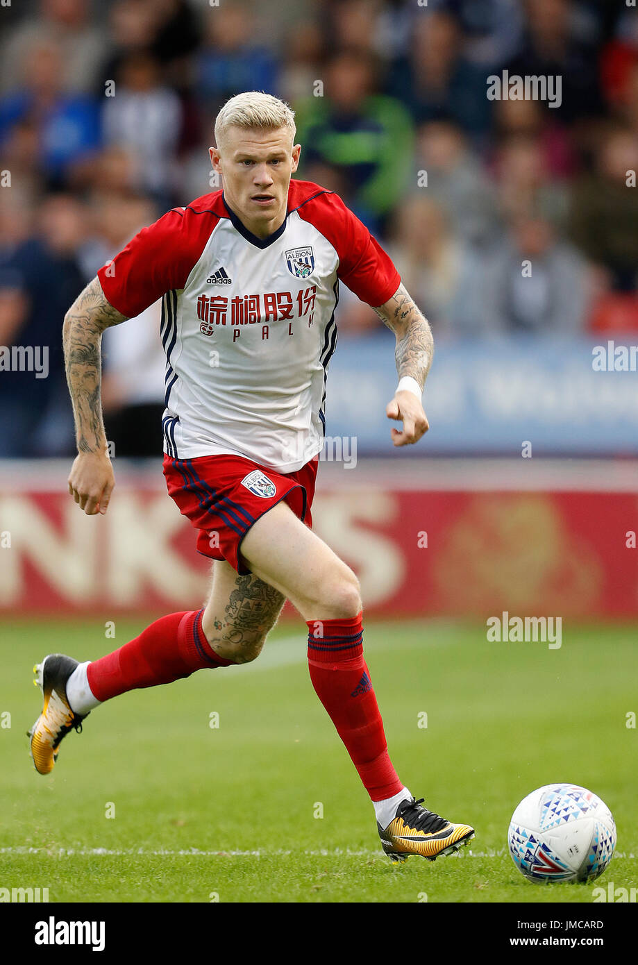 West Bromwich Albion's James McClean in Aktion Auseinandersetzung ...