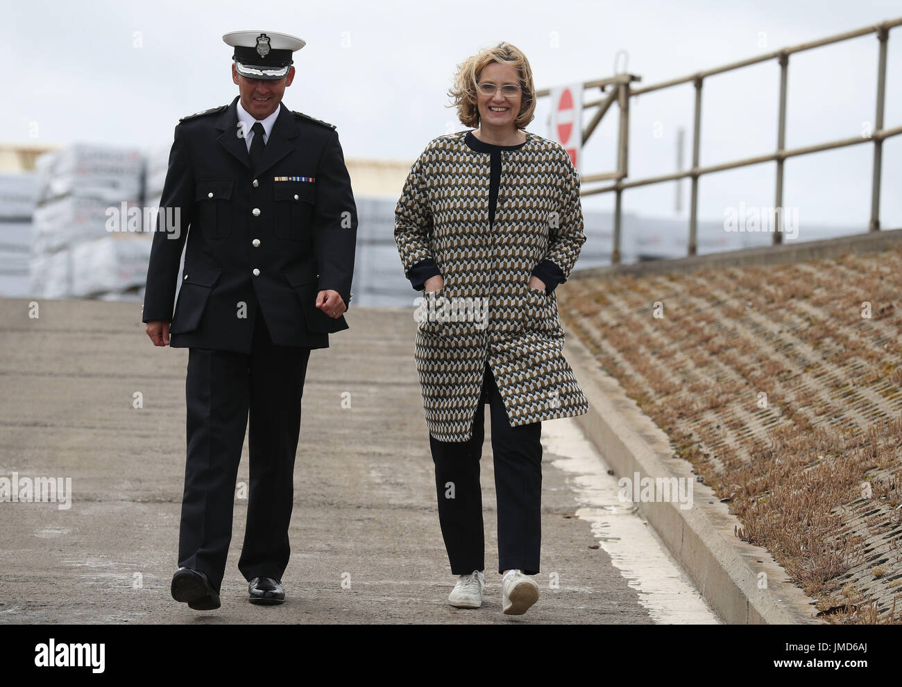 Zu Hause angerufen Sekretär Amber Rudd Besuch eines Border Force neu ...