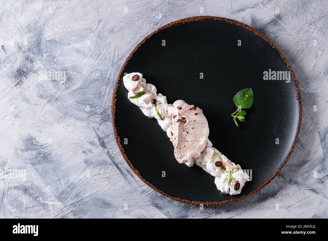 Dessert plating -Fotos und -Bildmaterial in hoher Auflösung – Alamy