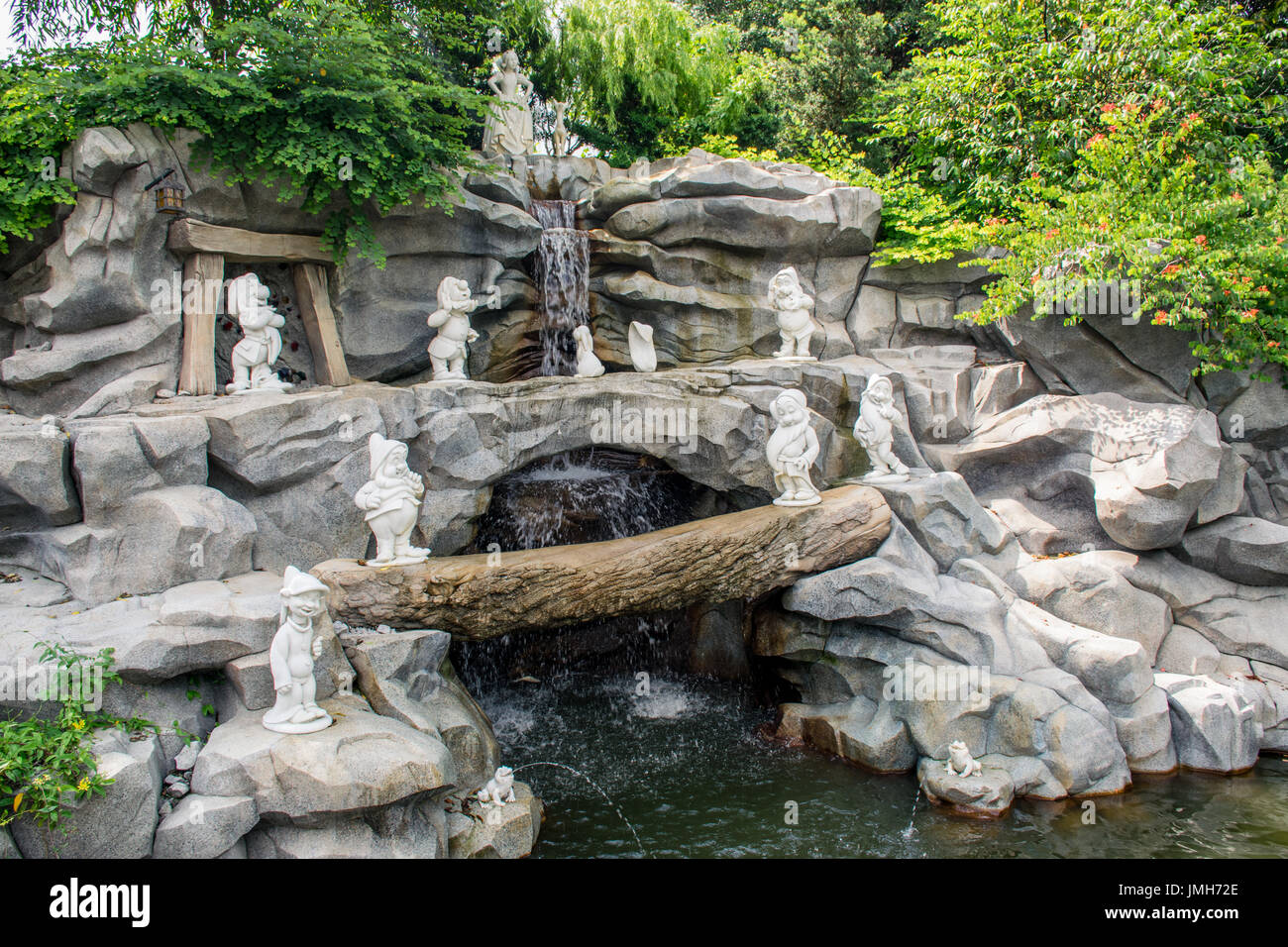 Zwerge für den garten -Fotos und -Bildmaterial in hoher Auflösung – Alamy