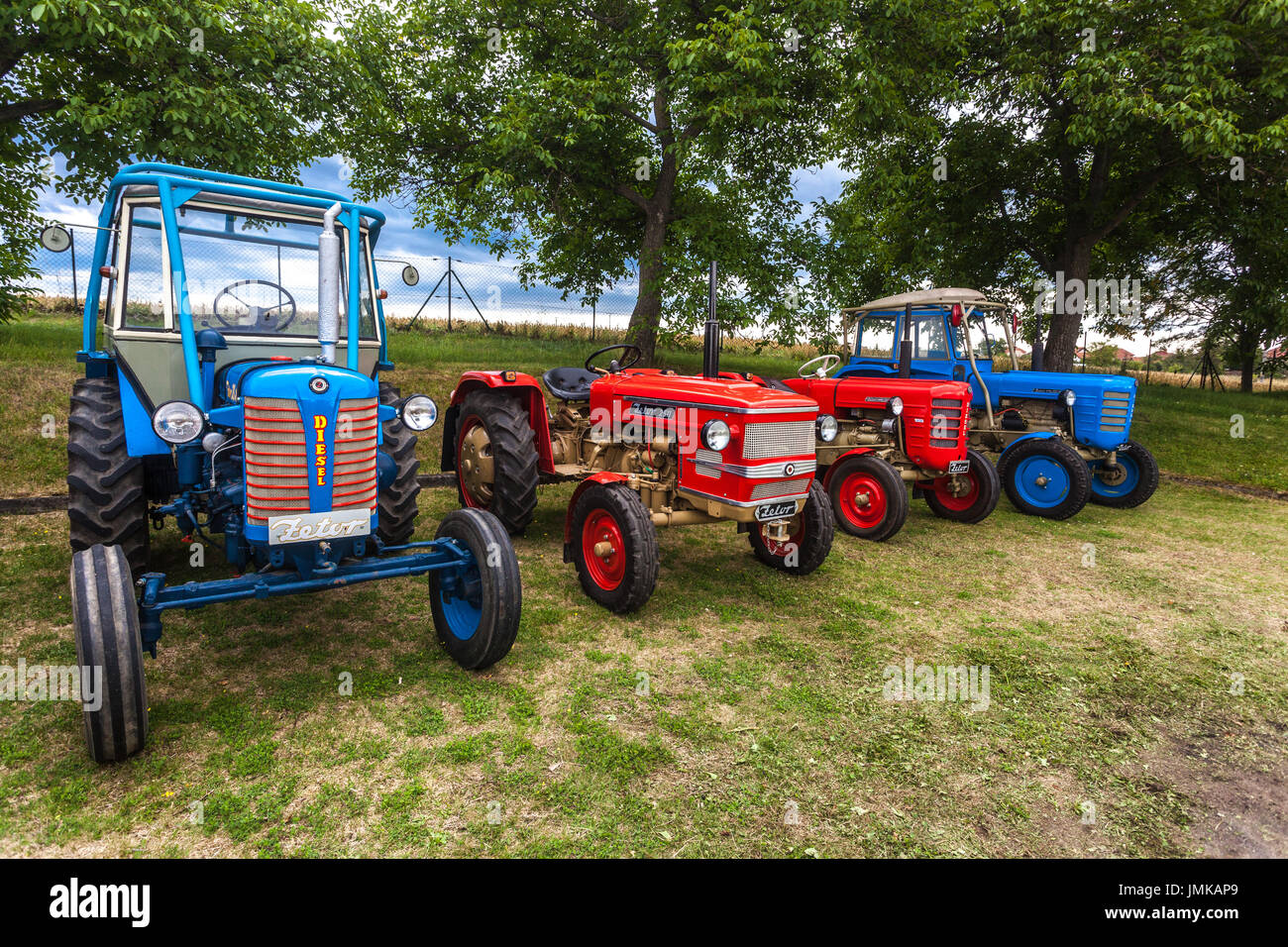 Traktoren traktoren -Fotos und -Bildmaterial in hoher Auflösung – Alamy