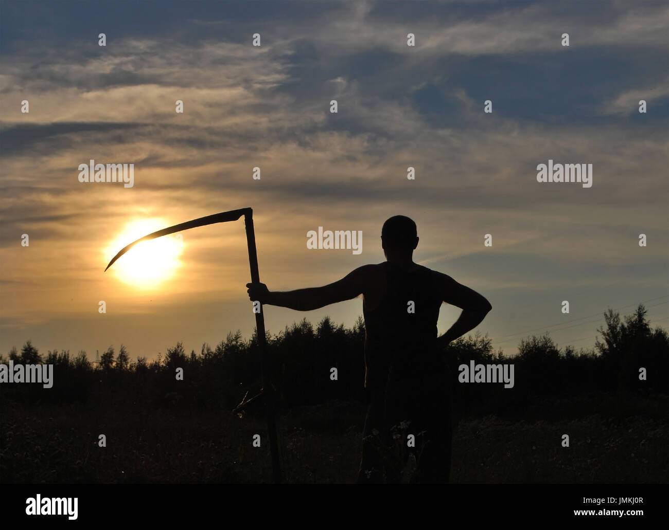 Der mann mit der sense -Fotos und -Bildmaterial in hoher Auflösung – Alamy