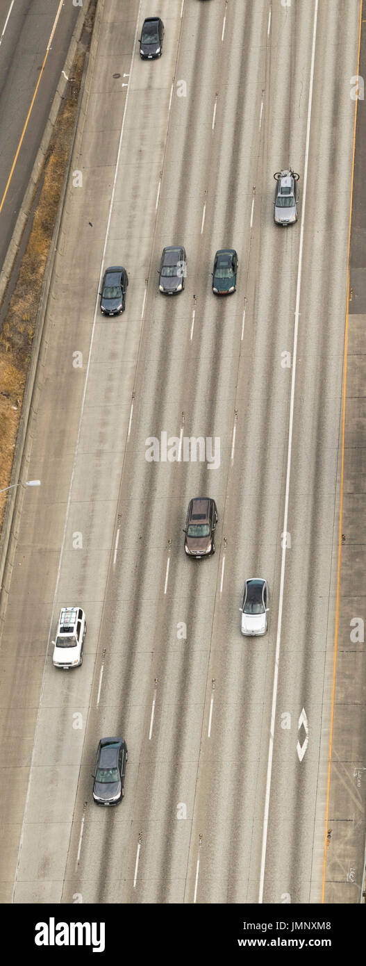 Cars truck on interstate highway -Fotos und -Bildmaterial in hoher ...
