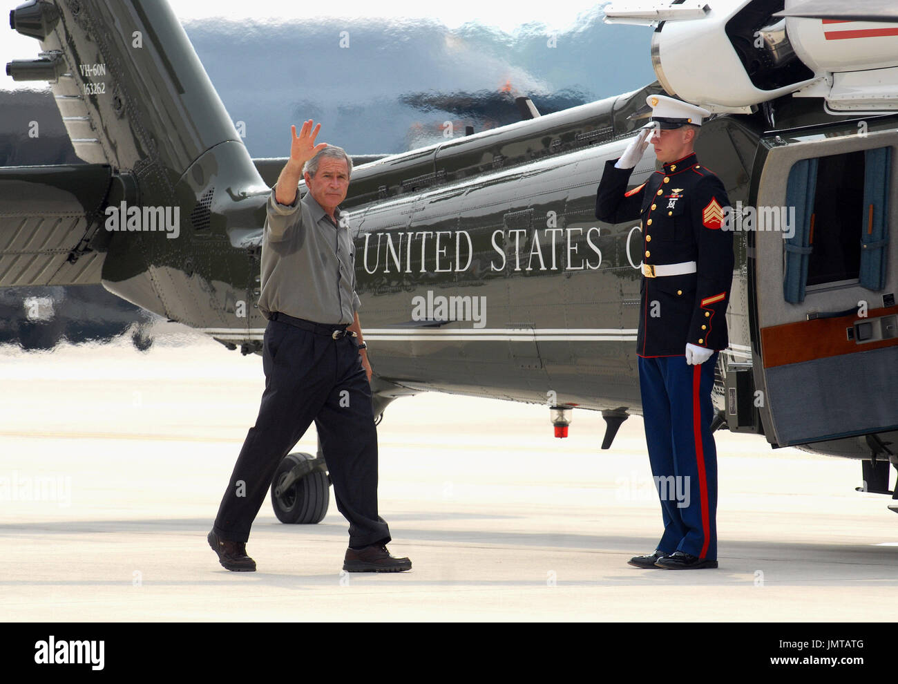 Martinsburg, WVa - 4. Juli 2007--US-Präsident George W. Bush fährt nach ...