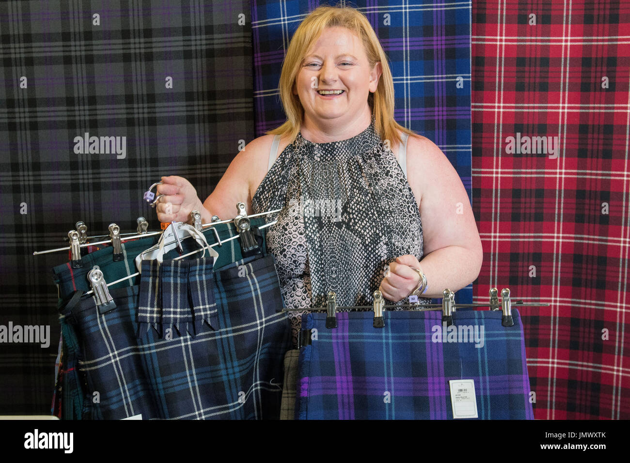 Bild: Elaine SKEDD stellt sich vor, dass jemand mit der Hand über 20. ...