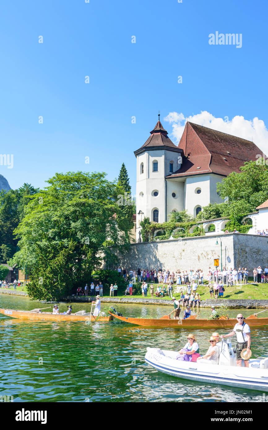 Halbinsel mit kirche traunkirchen -Fotos und -Bildmaterial in hoher ...