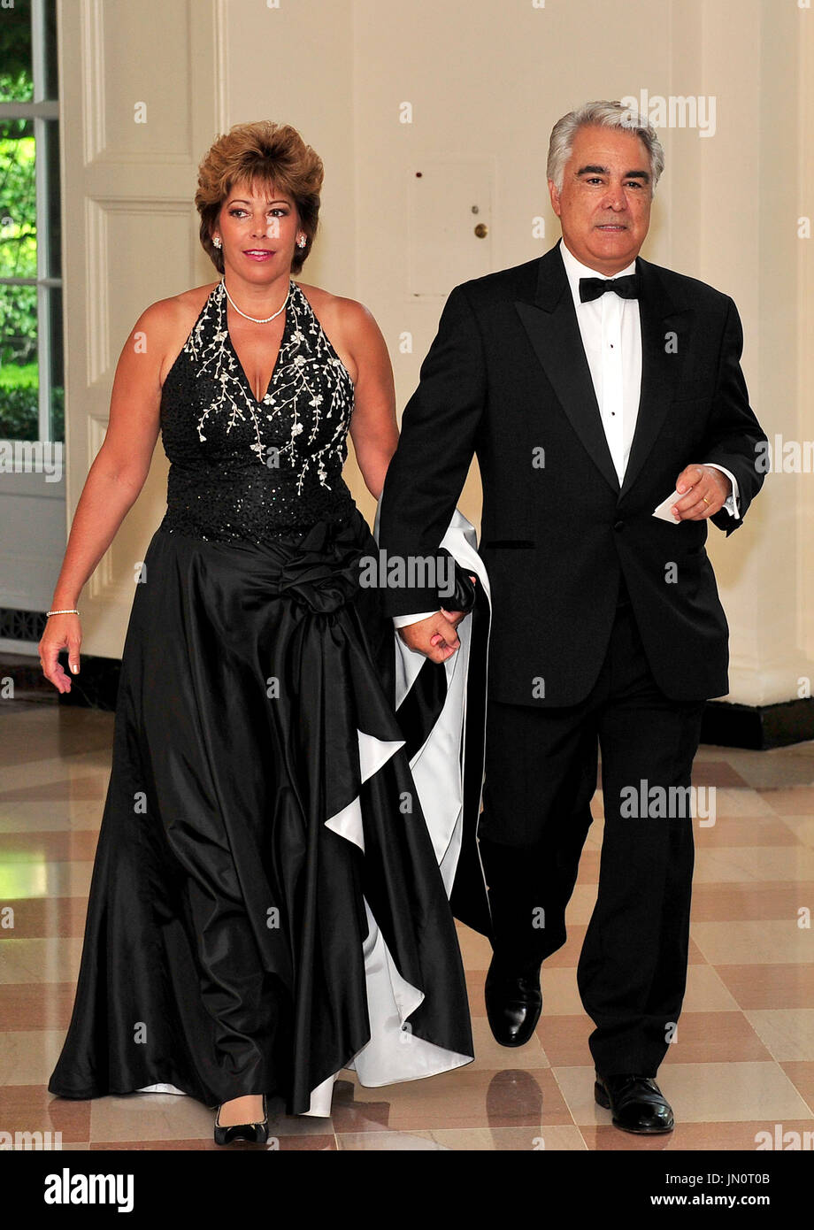 Kommen Sie Antonio M. Perez, Chairman und Chief Executive Officer ...