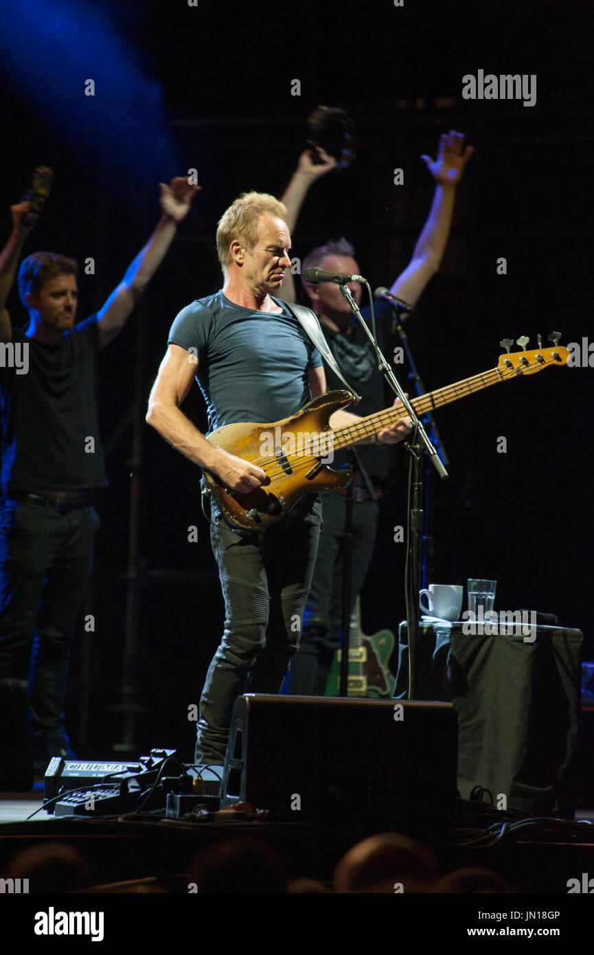 Sting singer pop group police -Fotos und -Bildmaterial in hoher ...
