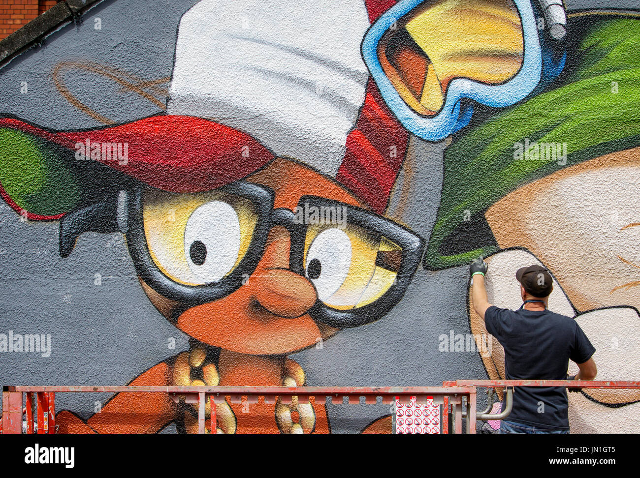 Bristol, UK. 29. Juli, 2017. Artist Cheo wird dargestellt, wie er ...