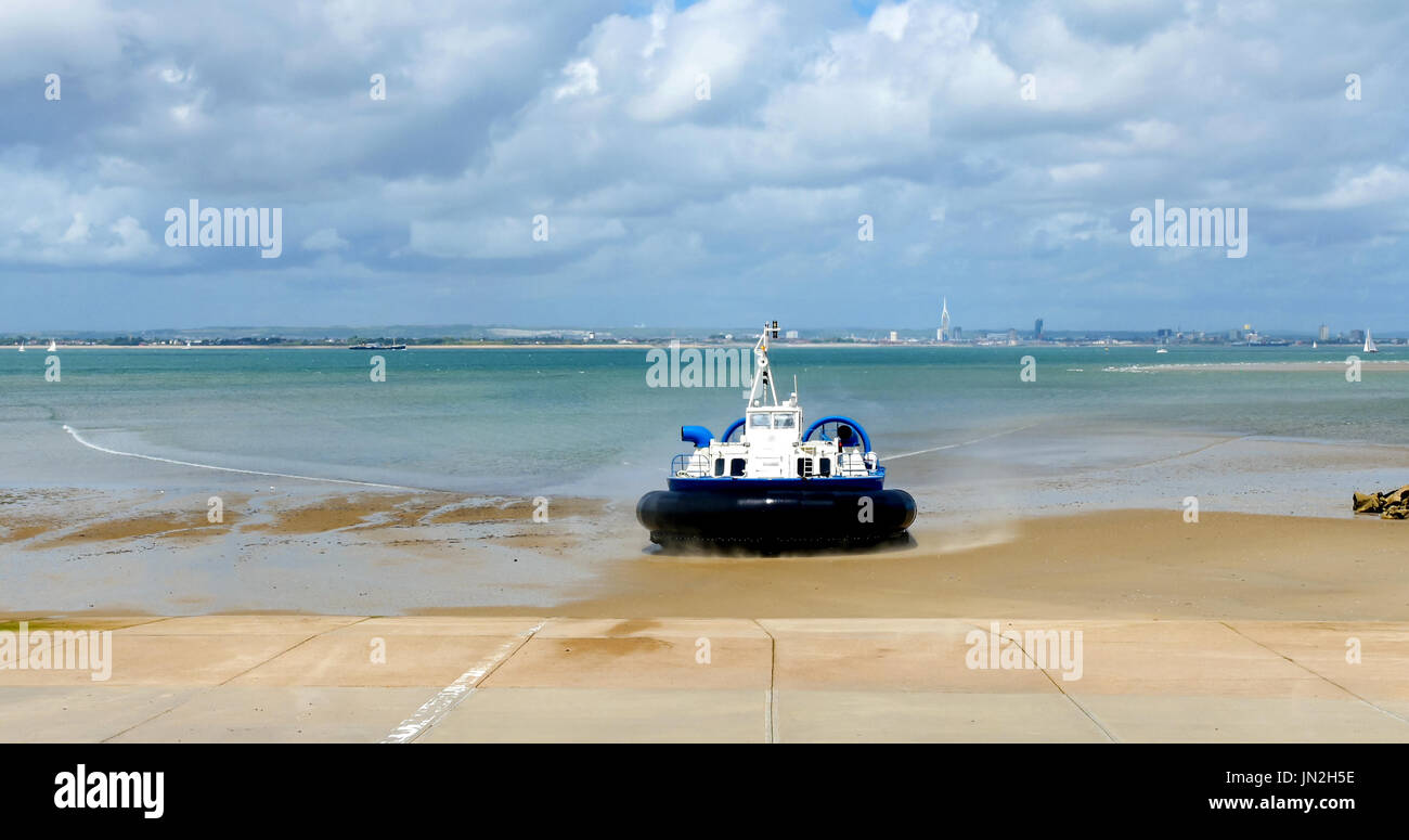 Hovercraft Boot anreisen am Strand in Ryde, Isle Of Wight ...