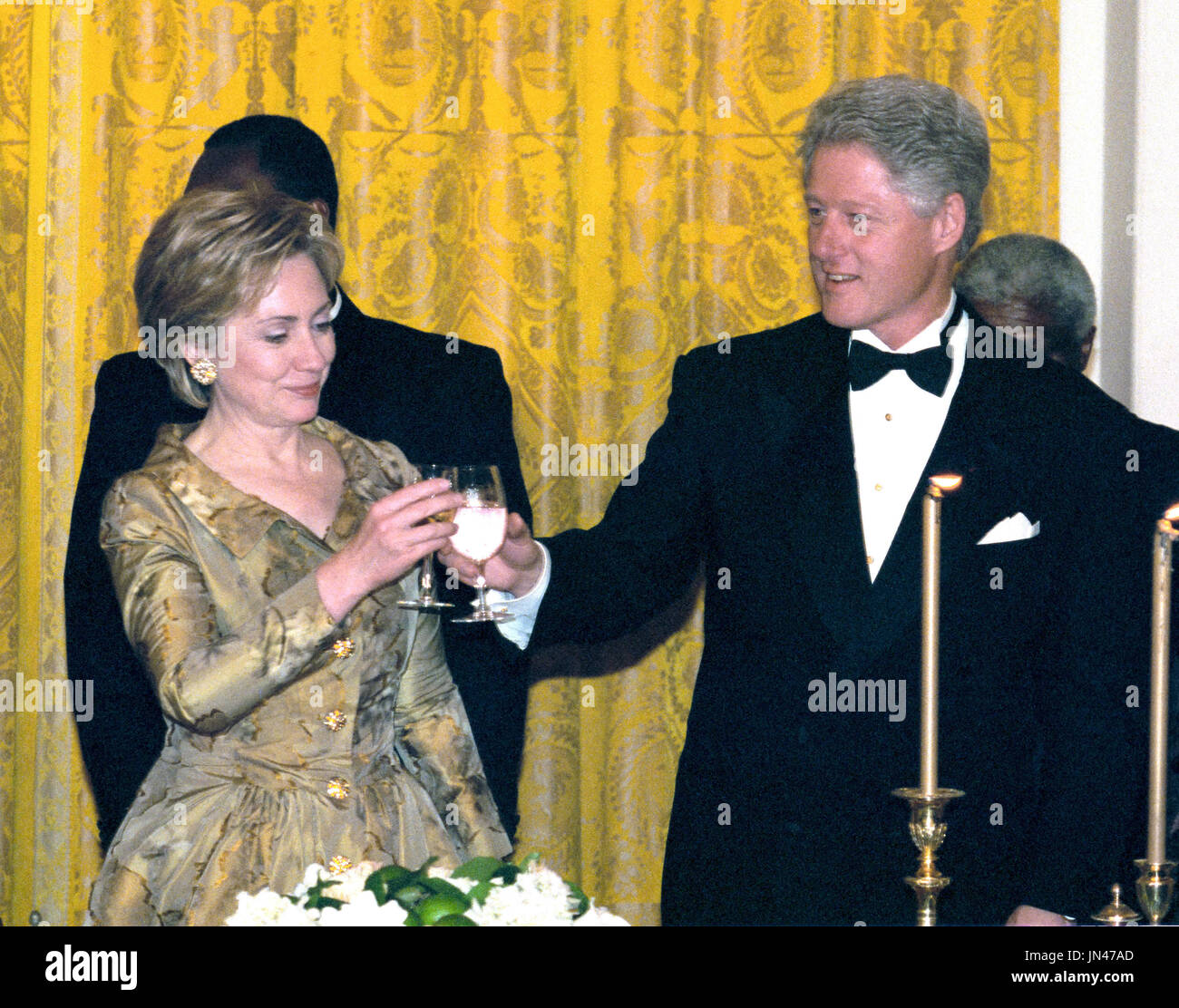 US-Präsident Bill Clinton und die First Lady Hillary Rodham Clinton ...