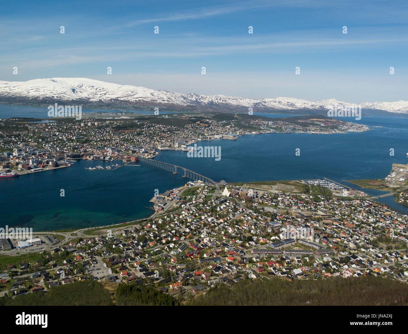 Blick auf die stadt tromso -Fotos und -Bildmaterial in hoher Auflösung ...