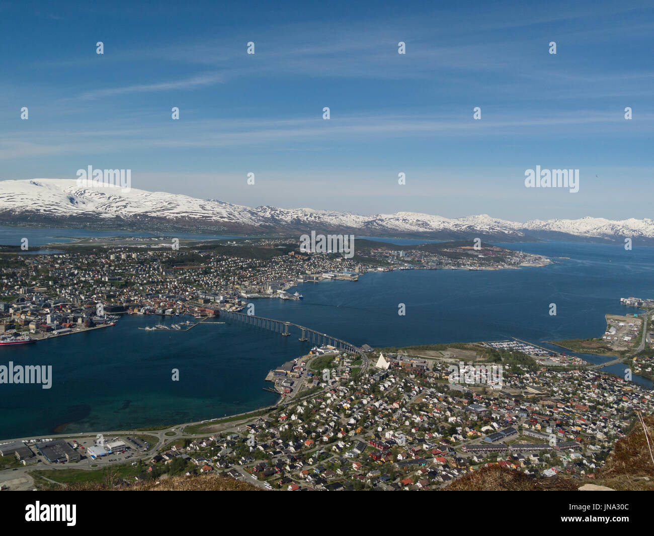 Blick auf die stadt tromso -Fotos und -Bildmaterial in hoher Auflösung ...