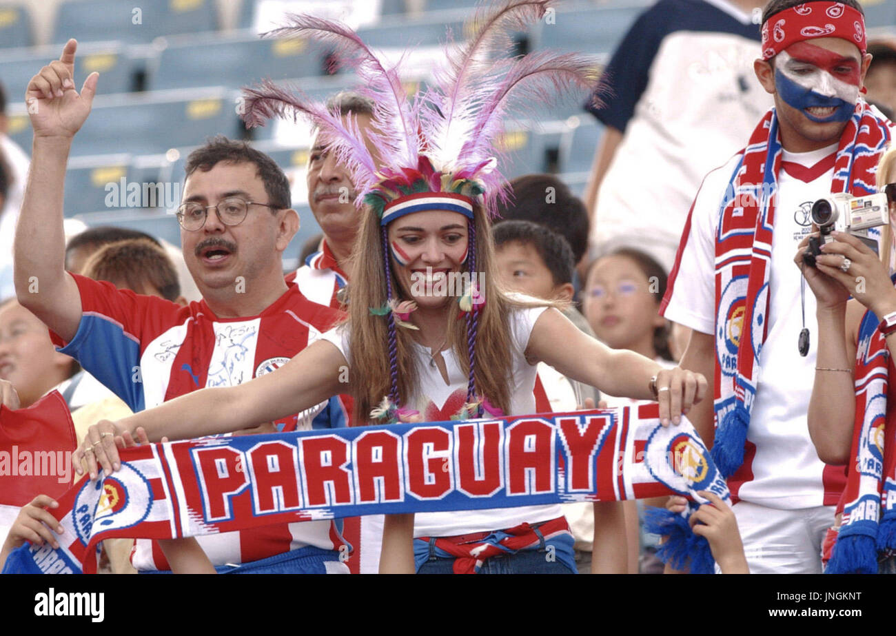 Nehmt, Südkorea - Paraguay Fans feuern ihre Mannschaft vor dem Start ...