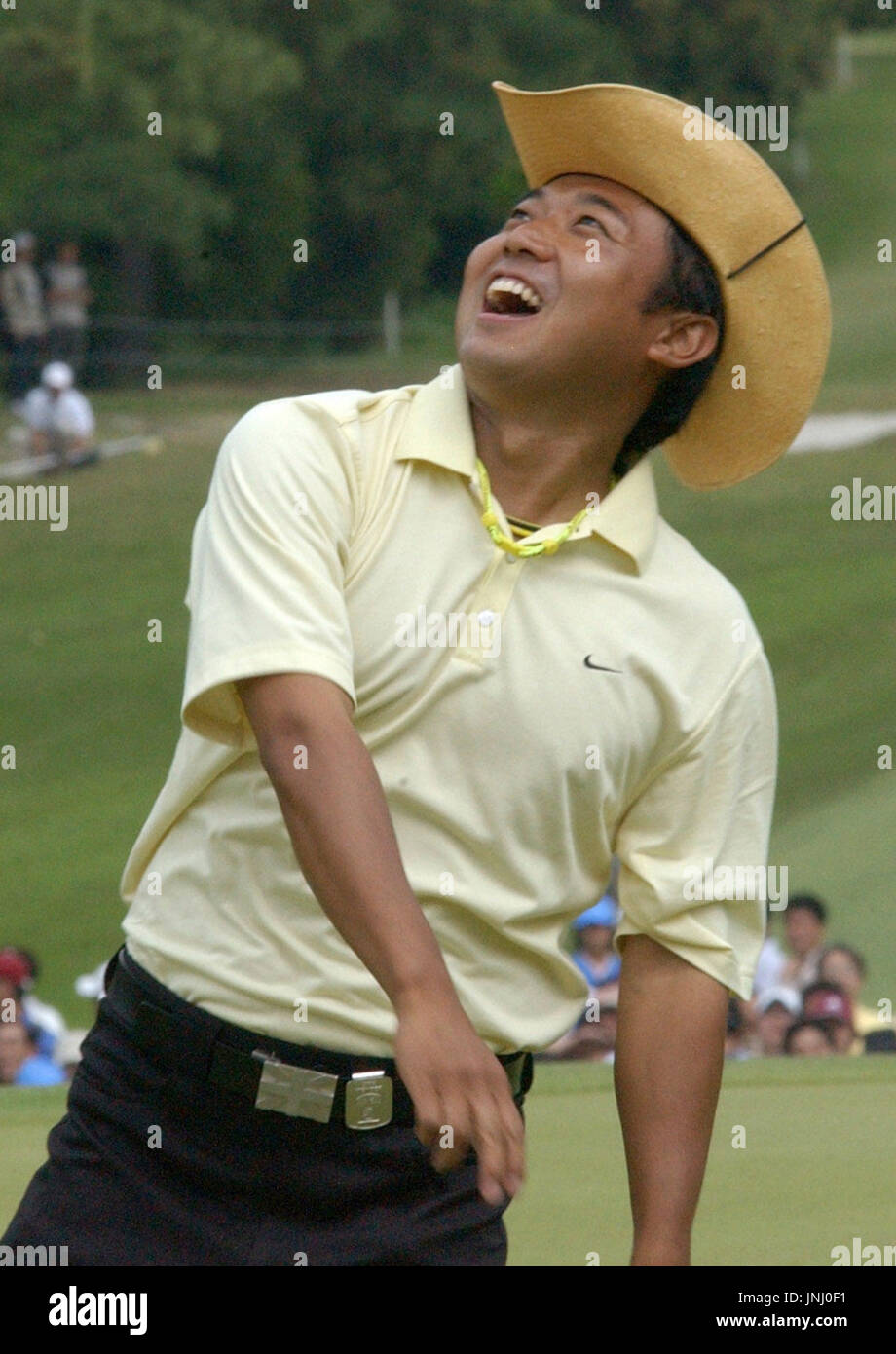 TOGO, Japan - Shingo Katayama wirft einen Ball, um die Galerie nach der ...