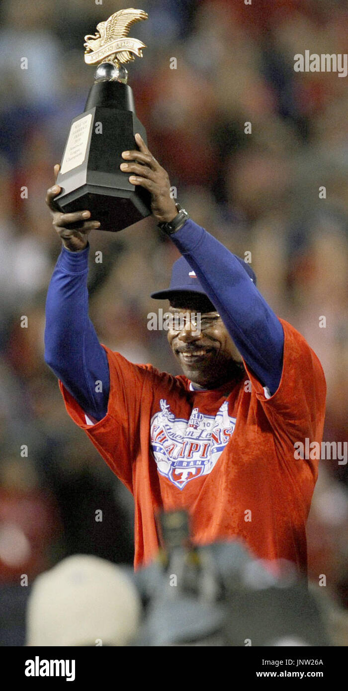 ARLINGTON, Vereinigte Staaten - Texas Rangers Manager Ron Washington ...