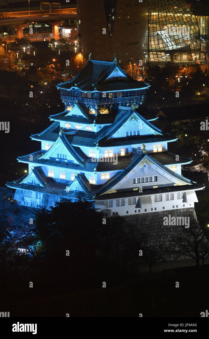 OSAKA, Japan - Osaka Castle in Osaka ist eines der Wahrzeichen der Welt ...
