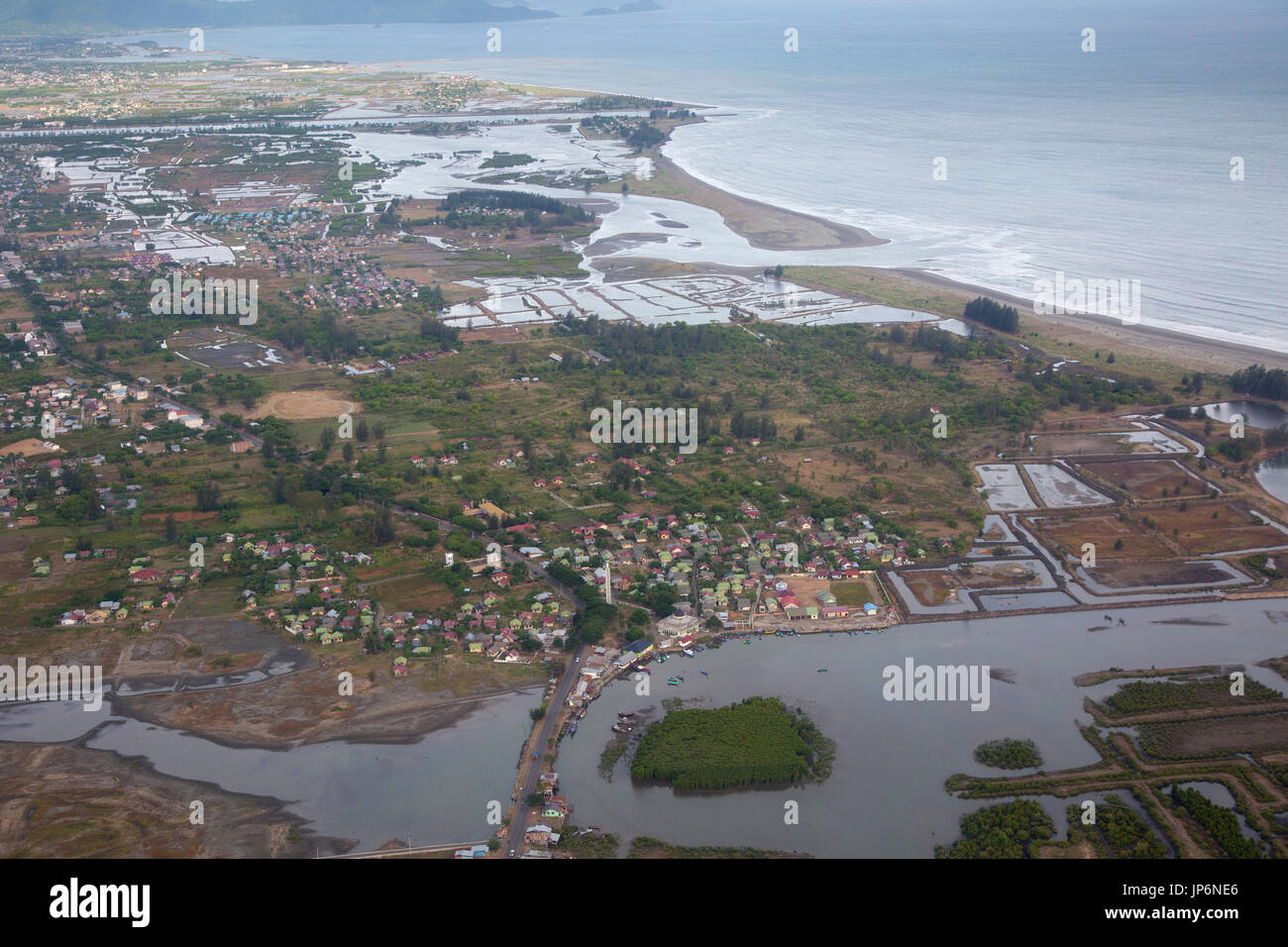 Banda aceh tsunami aerial -Fotos und -Bildmaterial in hoher Auflösung ...