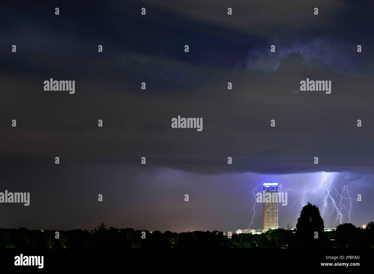 O2 turm -Fotos und -Bildmaterial in hoher Auflösung – Alamy
