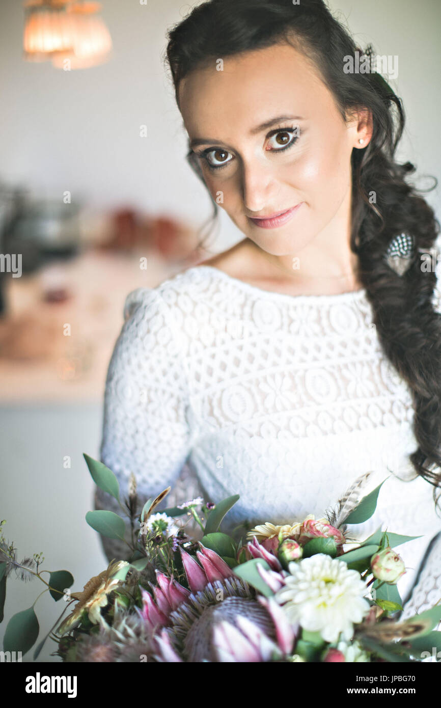 Dunkle braut -Fotos und -Bildmaterial in hoher Auflösung – Alamy